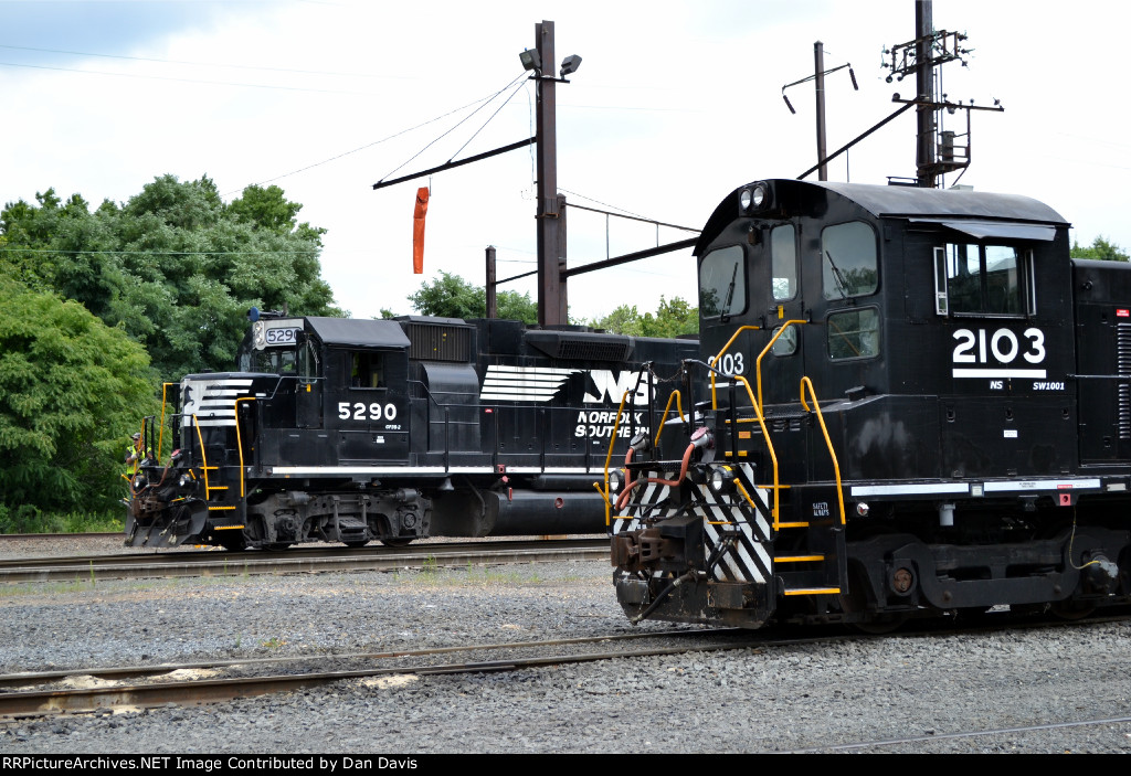 CSAO MO-R1 pulls into Morrisville Yard with NS GP38-2 5290 leading